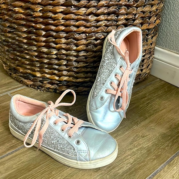 Hanna Andersson | Shoes | Darling Silver Sparkle Sneakers With Light ...